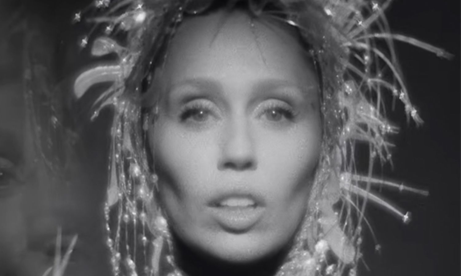 Miley Cyrus releases emotional new single 'More to Lose' with heartfelt ...